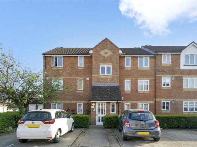Apartment at Linwood Crescent, Greater London