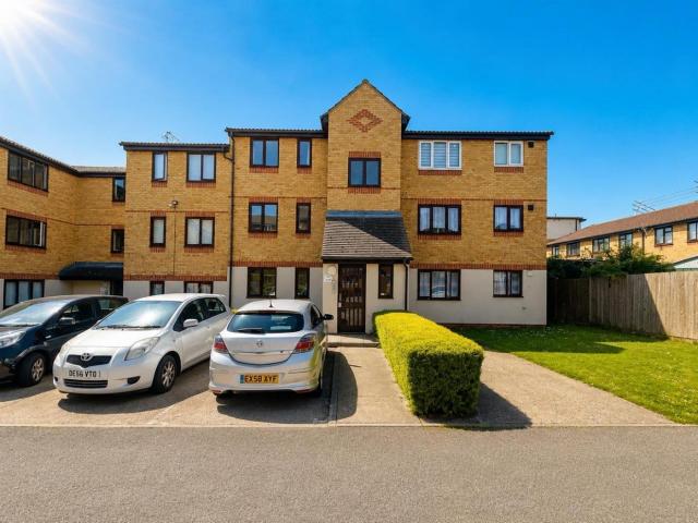 Apartment at Linwood Crescent, Greater London