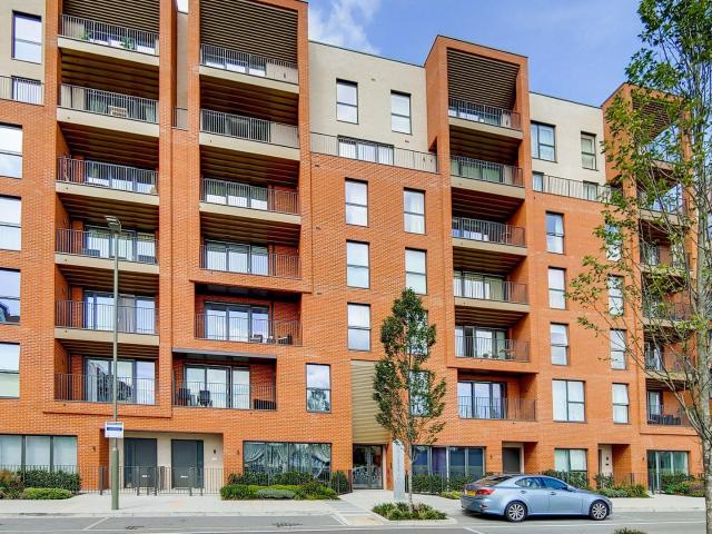 Apartment at Lismore Boulevard, Greater London
