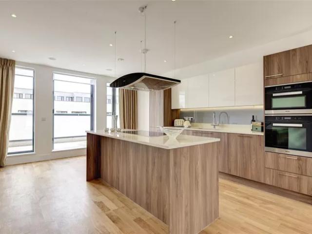 Apartment at Llanvanor Road, Greater London