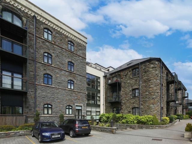 Apartment at Lloyd George Avenue, Cardiff