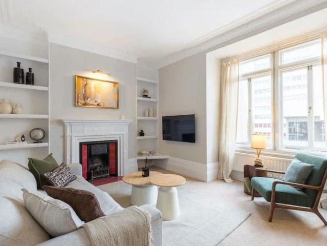 Apartment at Luxborough Street, City of Westminster