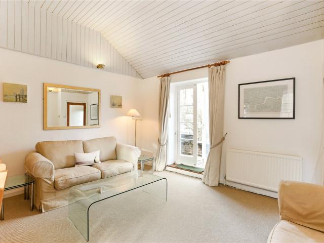 Apartment at Lucerne Mews, Greater London