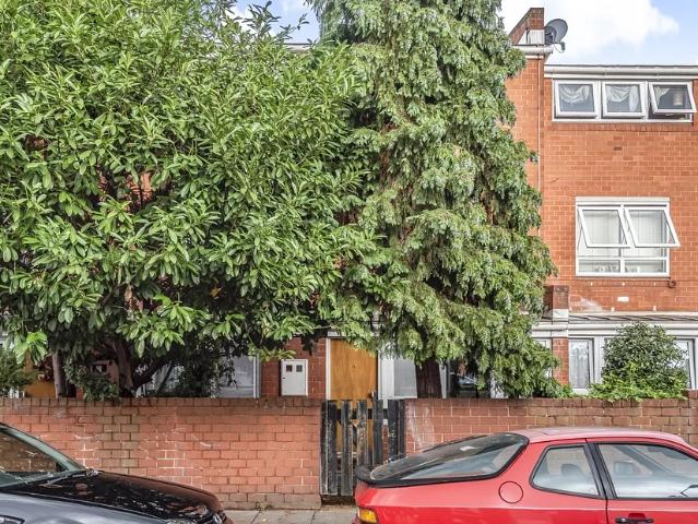 Apartment at Lugard Road, Greater London