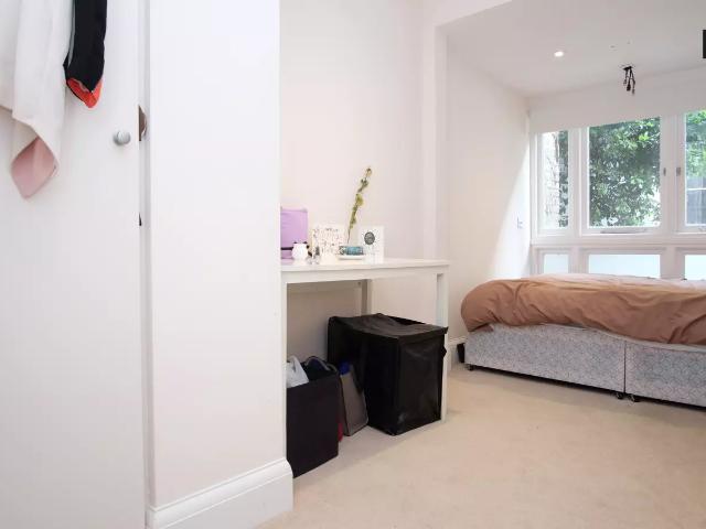Apartment at Lupus Street, City of Westminster