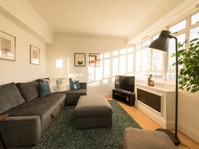 Apartment at Lupus Street, City of Westminster