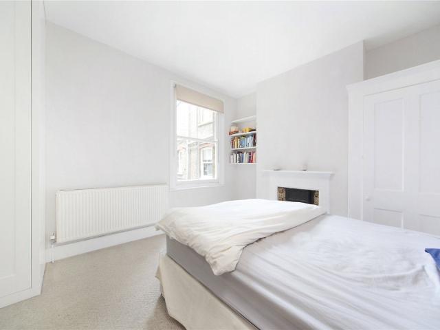 Apartment at Lurline Gardens, Greater London