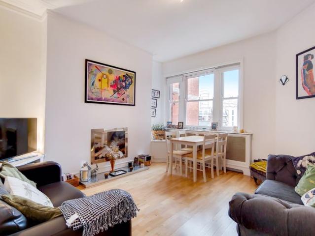 Room at Strasburg Road, Greater London