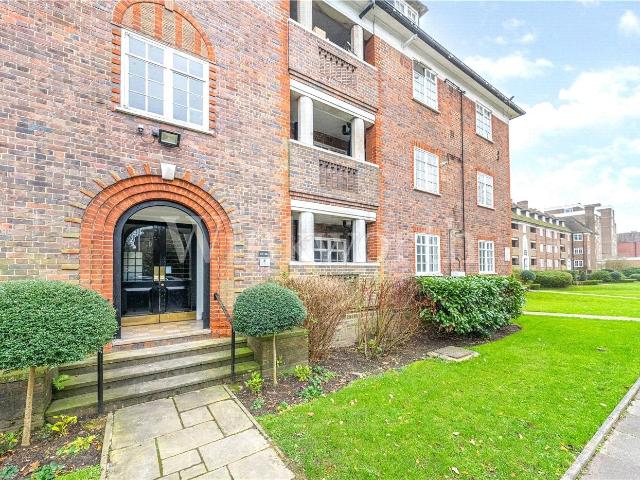 Apartment at Lyttelton Road, Greater London