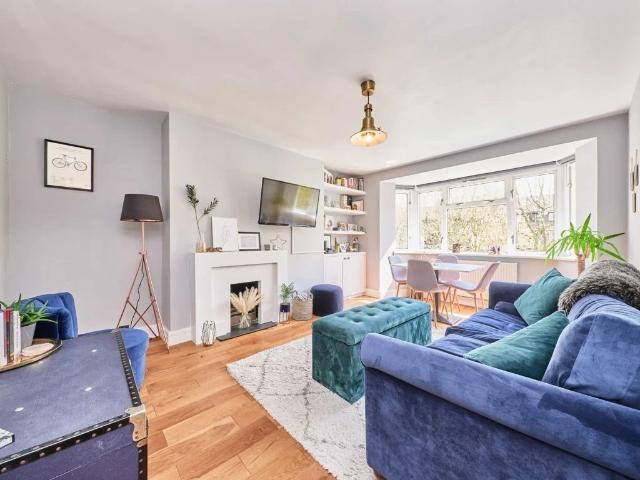 Apartment at Lyford Road, Greater London