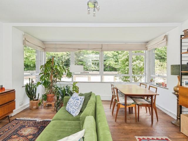 Apartment at Lymer Avenue, Greater London