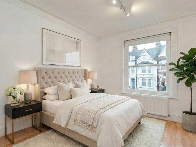 Apartment at Lyncroft Gardens, Greater London