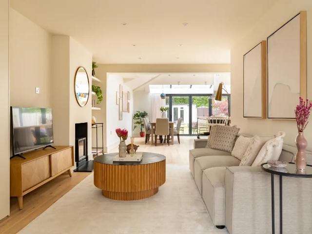 Apartment at Lyndhurst Avenue, Greater London