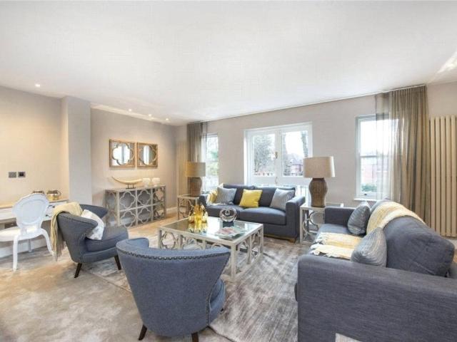 Apartment at Lyndhurst Road, Greater London