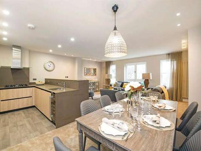 Apartment at Lyndhurst Road, Greater London