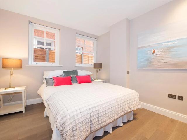 Apartment at Lyndhurst Road, Greater London