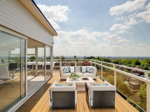 Apartment at Lyndhurst Terrace, Greater London