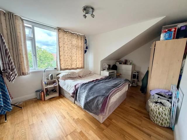 Apartment at Lyon Park Avenue, Greater London