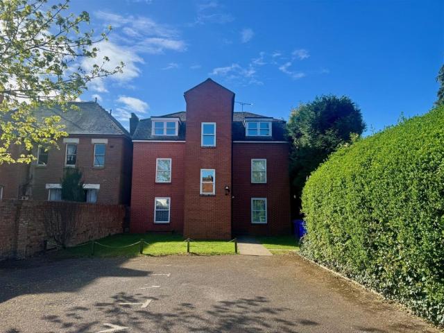 Apartment at Lysons Road, Rushmoor