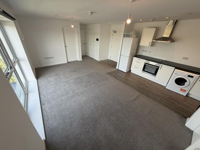 Apartment at M1, Slip End