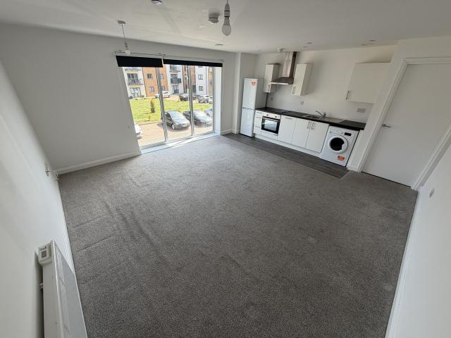 Apartment at M1, Slip End