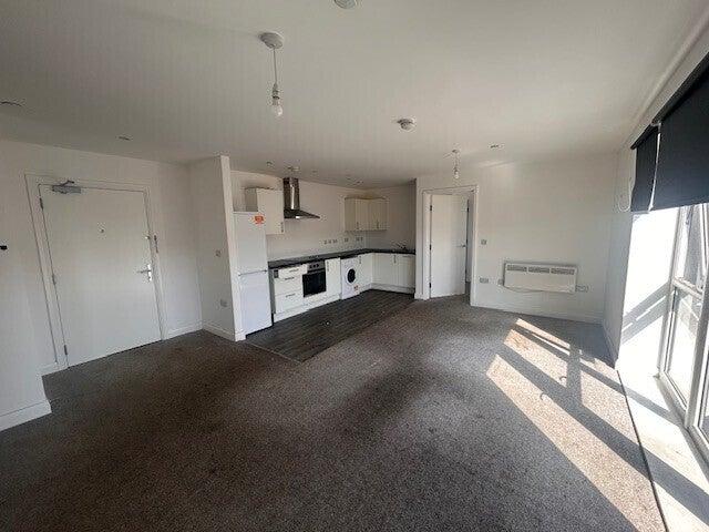 Apartment at M1, Slip End