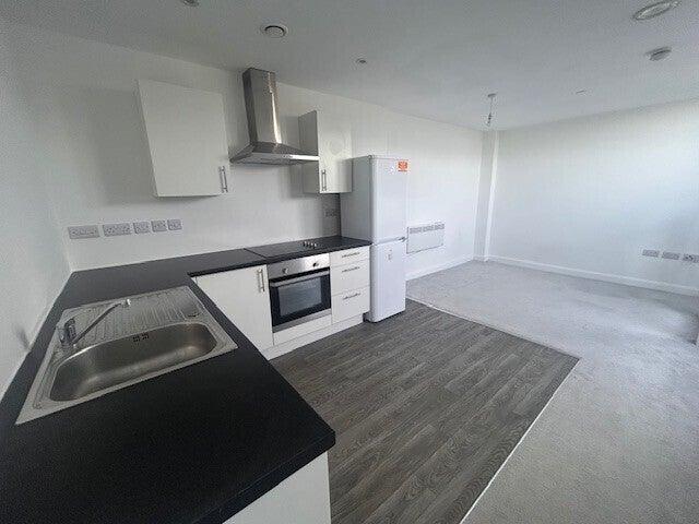 Apartment at M1, Slip End