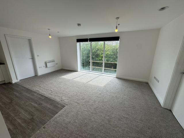 Apartment at M1, Slip End