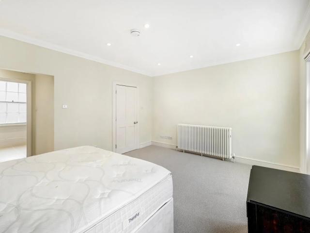 Apartment at Motcomb Street, City of Westminster