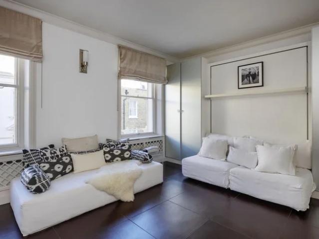 Apartment at Motcomb Street, City of Westminster