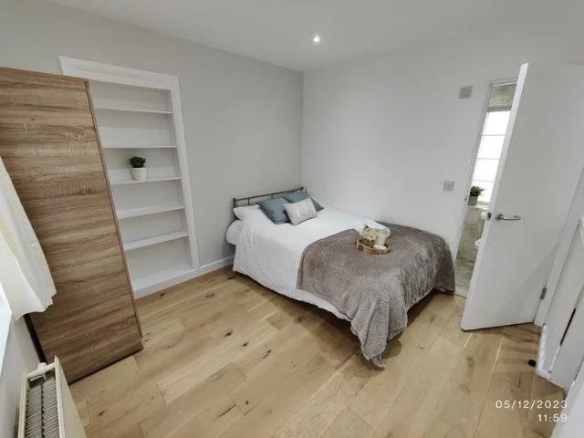 Apartment at Mount Drive, Greater London
