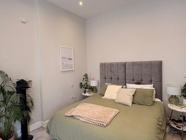 Apartment at Mount Nod Road, Greater London
