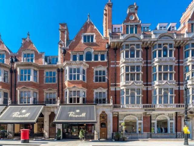 Apartment at Mount Street, City of Westminster