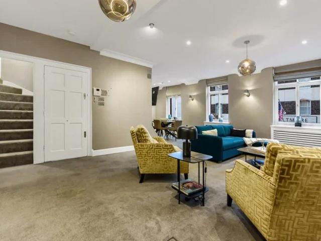 Apartment at Mount Street, City of Westminster