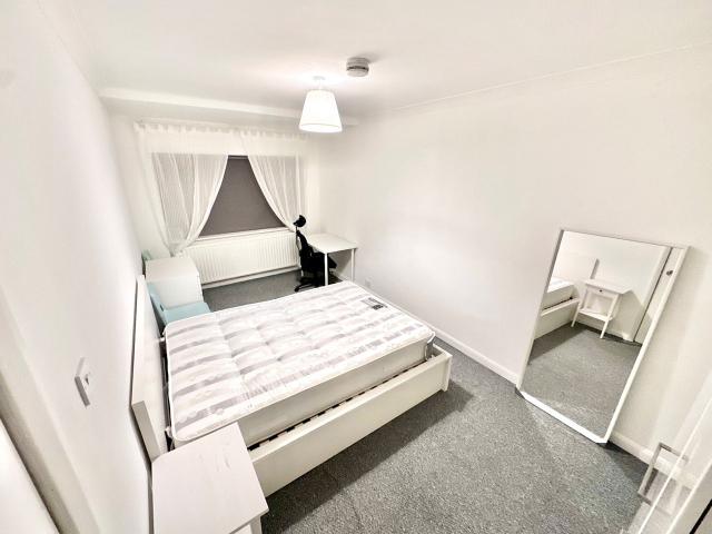 Room at Mount Park Crescent, Greater London