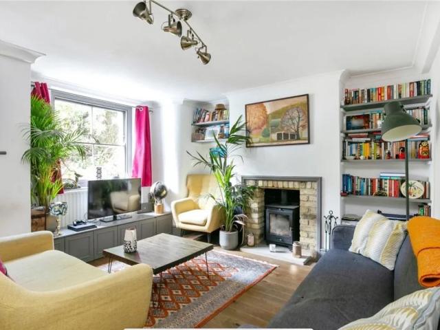 Apartment at Mount Pleasant Lane, Greater London