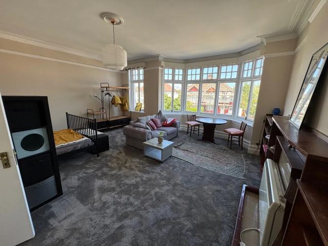 Apartment at Mount Pleasant Road, Greater London
