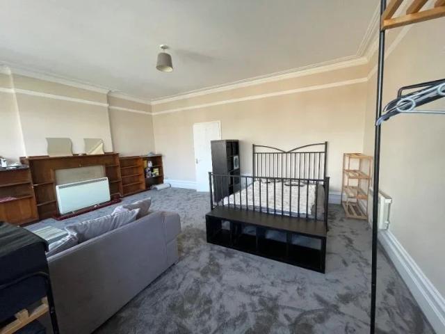 Apartment at Mount Pleasant Road, Greater London