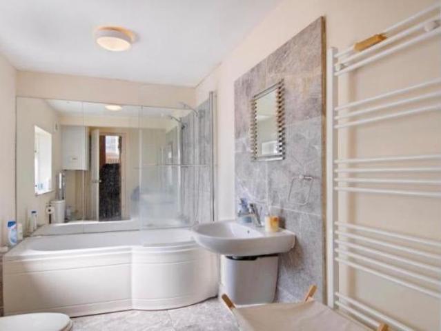 Apartment at Mount Terrace, Greater London