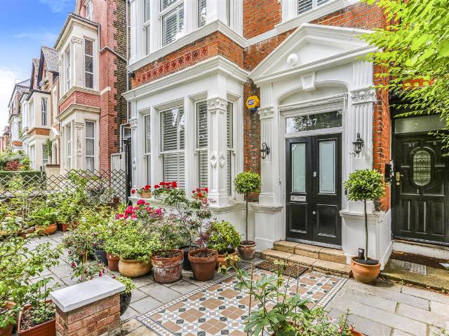 Apartment at Mount View Road, Greater London