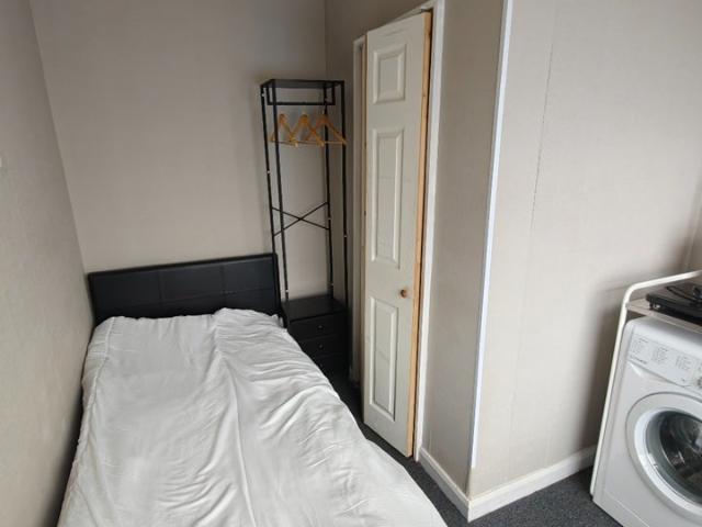 Apartment at Moat Farm Road, Greater London