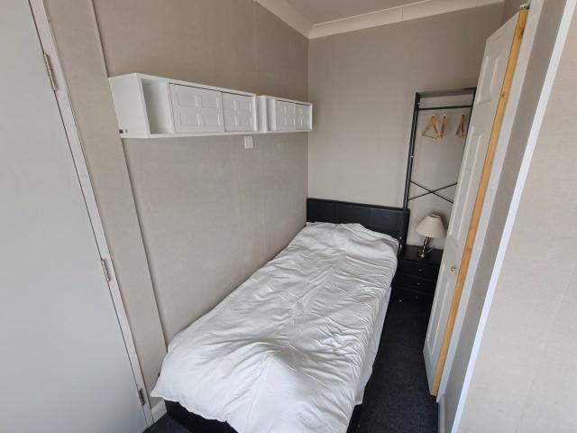 Apartment at Moat Farm Road, Greater London