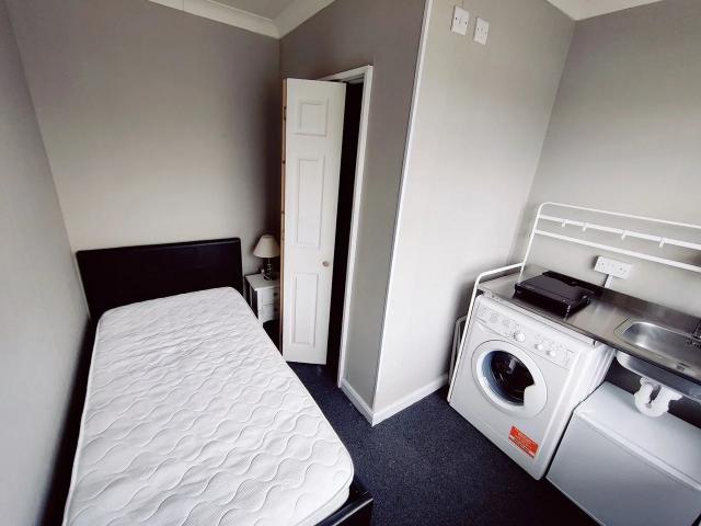 Apartment at Moat Farm Road, Greater London