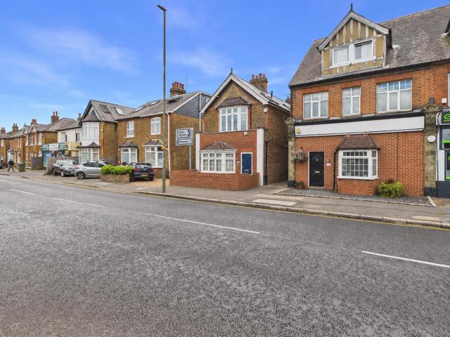 Apartment at Molesey Road, Elmbridge