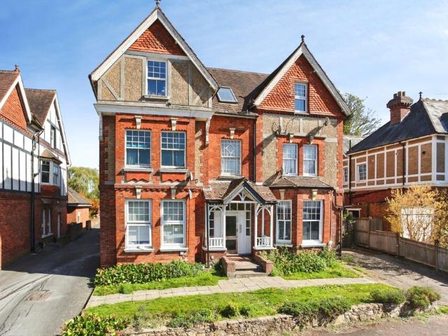 Apartment at Molyneux Park Road, Tunbridge Wells