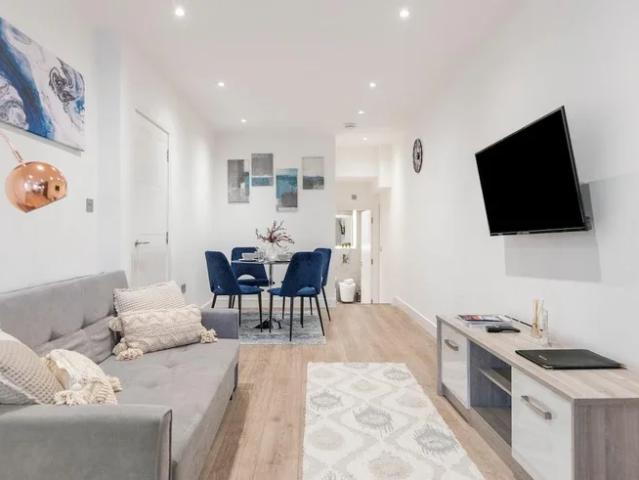 Apartment at Monkville Avenue, Greater London