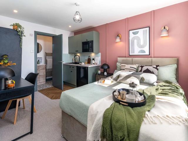 Room at Monmouth Avenue, Bury