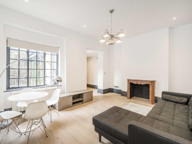 Apartment at Monmouth Road, City of Westminster