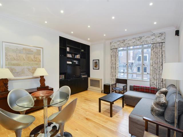 Apartment at Montagu Mansions, London