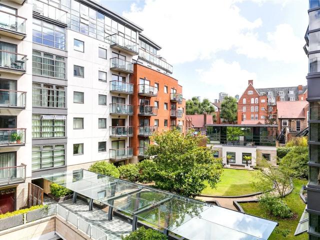 Apartment at Montaigne Close, City of Westminster